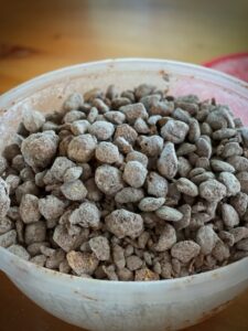 Crispix Puppy Chow - Microwave peanut butter snack mix ⋆ Listotic